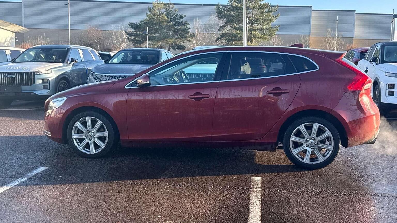 Used VOLVO V40 2018 Red for sale - £10495 in Derby, Derbyshire ...