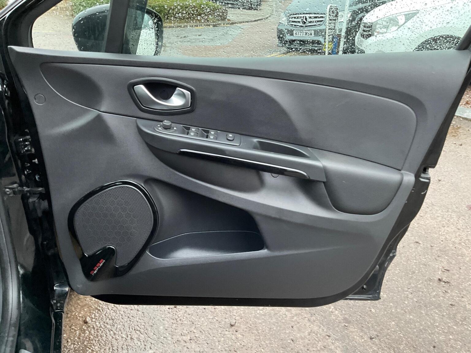 2016 16 RENAULT CLIO 1.5 dCi Dynamique S Nav Euro 6 (s/s) 5dr